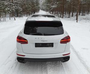 White Porsche Cayenne 2017 in Jurbarkas, with an engine capacity of 2.97 L and mileage of 246 thousand km for 22600 €, photo 5 on AUTOMOTO.COM.LV
