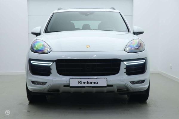 White Porsche Cayenne 2017 in Vilnius, with an engine capacity of 3.60 L and mileage of 70 thousand km for 38990 €, photo 6 on AUTOMOTO.COM.LV