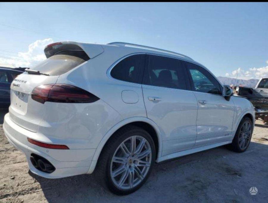 Balts Porsche Cayenne 2017 Šilutė, ar dzinēja tilpumu 3.60 L un nobraukumu 75 tūkst. km par 15000 €, foto 5 vietnē AUTOMOTO.COM.LV