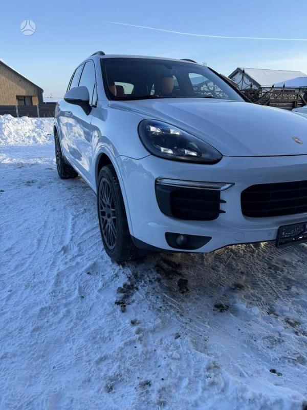 Balts Porsche Cayenne 2017 Klaipėda, ar dzinēja tilpumu 3.60 L un nobraukumu 144 tūkst. km par 18700 €, foto 3 vietnē AUTOMOTO.COM.LV