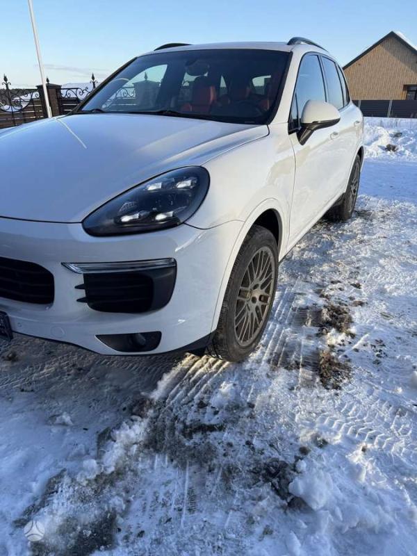 Balts Porsche Cayenne 2017 Klaipėda, ar dzinēja tilpumu 3.60 L un nobraukumu 144 tūkst. km par 18700 €, foto 4 vietnē AUTOMOTO.COM.LV