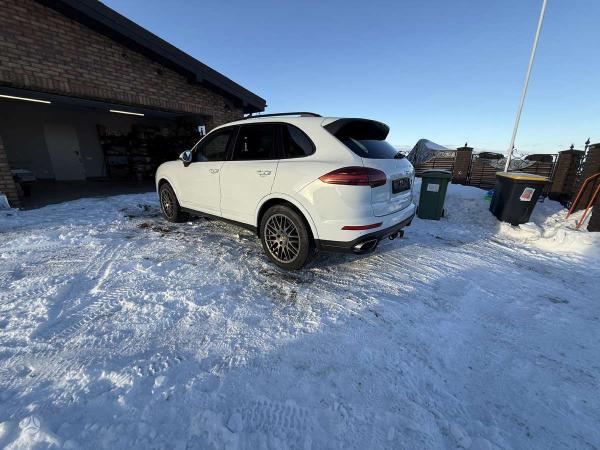 Balts Porsche Cayenne 2017 Klaipėda, ar dzinēja tilpumu 3.60 L un nobraukumu 144 tūkst. km par 18700 €, foto 6 vietnē AUTOMOTO.COM.LV