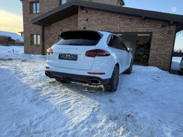 Balts Porsche Cayenne 2017 Klaipėda, ar dzinēja tilpumu 3.60 L un nobraukumu 144 tūkst. km par 18700 €, foto 8 vietnē AUTOMOTO.COM.LV