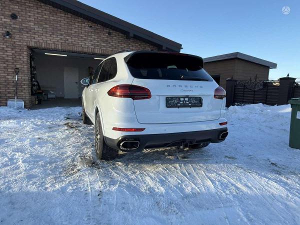 Balts Porsche Cayenne 2017 Klaipėda, ar dzinēja tilpumu 3.60 L un nobraukumu 144 tūkst. km par 18700 €, foto 9 vietnē AUTOMOTO.COM.LV