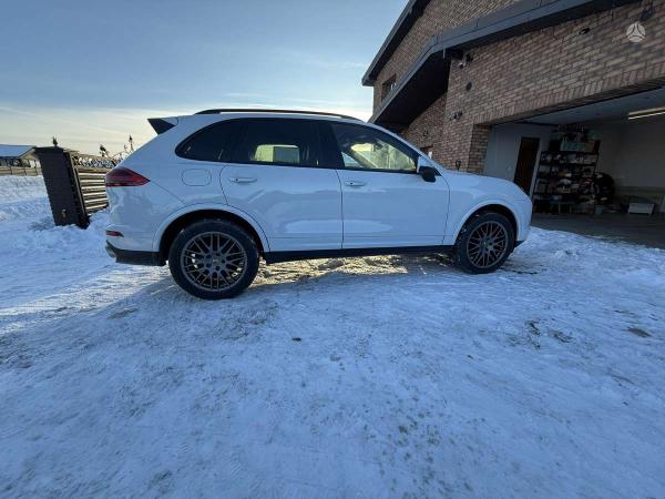Balts Porsche Cayenne 2017 Klaipėda, ar dzinēja tilpumu 3.60 L un nobraukumu 144 tūkst. km par 18700 €, foto 10 vietnē AUTOMOTO.COM.LV
