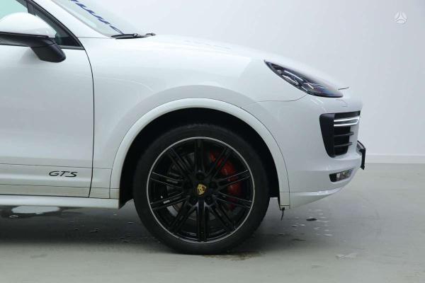 Balts Porsche Cayenne 2017 Viļņa, ar dzinēja tilpumu 3.60 L un nobraukumu 70 tūkst. km par 38490 €, foto 4 vietnē AUTOMOTO.COM.LV