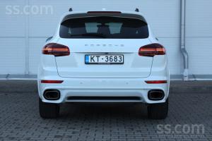 White Porsche Cayenne 2017 in Riga, with an engine capacity of 3.00 L and mileage of 0 thousand km for 19995 €, photo 5 on AUTOMOTO.COM.LV