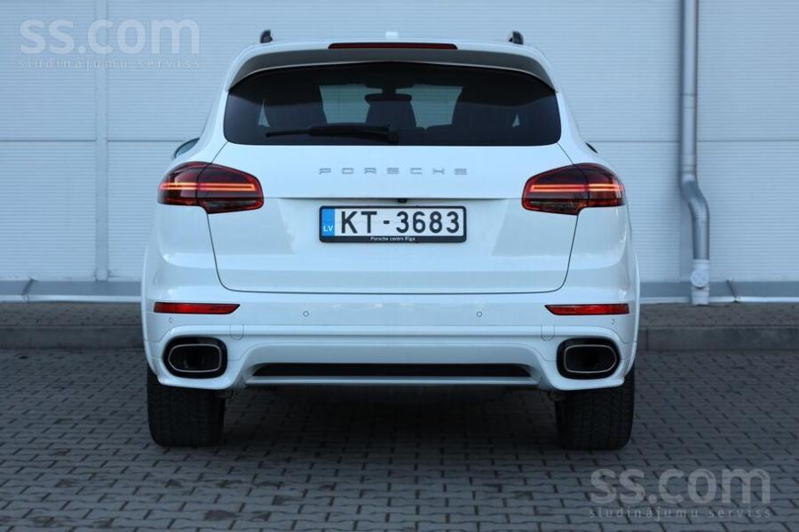 White Porsche Cayenne 2017 in Riga, with an engine capacity of 3.00 L and mileage of 0 thousand km for 19995 €, photo 5 on AUTOMOTO.COM.LV