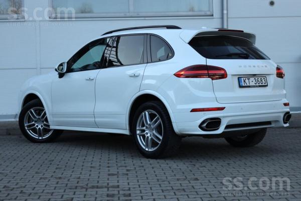 White Porsche Cayenne 2017 in Riga, with an engine capacity of 3.00 L and mileage of 0 thousand km for 19995 €, photo 5 on AUTOMOTO.COM.LV