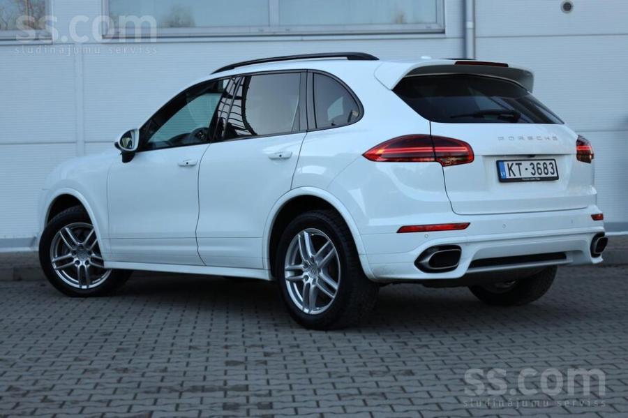 White Porsche Cayenne 2017 in Riga, with an engine capacity of 3.00 L and mileage of 0 thousand km for 19995 €, photo 6 on AUTOMOTO.COM.LV