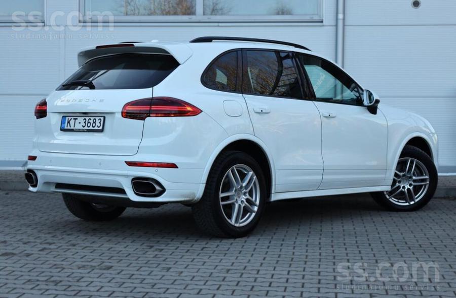 White Porsche Cayenne 2017 in Riga, with an engine capacity of 3.00 L and mileage of 0 thousand km for 19995 €, photo 7 on AUTOMOTO.COM.LV