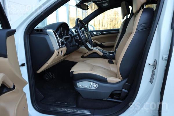 White Porsche Cayenne 2017 in Riga, with an engine capacity of 3.00 L and mileage of 0 thousand km for 19995 €, photo 9 on AUTOMOTO.COM.LV