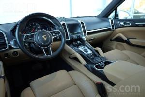 White Porsche Cayenne 2017 in Riga, with an engine capacity of 3.00 L and mileage of 0 thousand km for 19995 €, photo 11 on AUTOMOTO.COM.LV