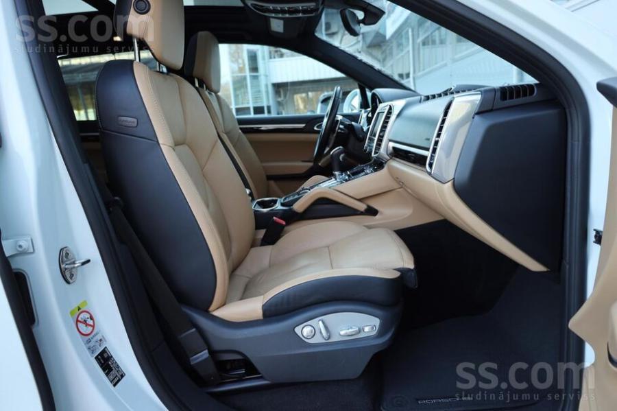 White Porsche Cayenne 2017 in Riga, with an engine capacity of 3.00 L and mileage of 0 thousand km for 19995 €, photo 18 on AUTOMOTO.COM.LV