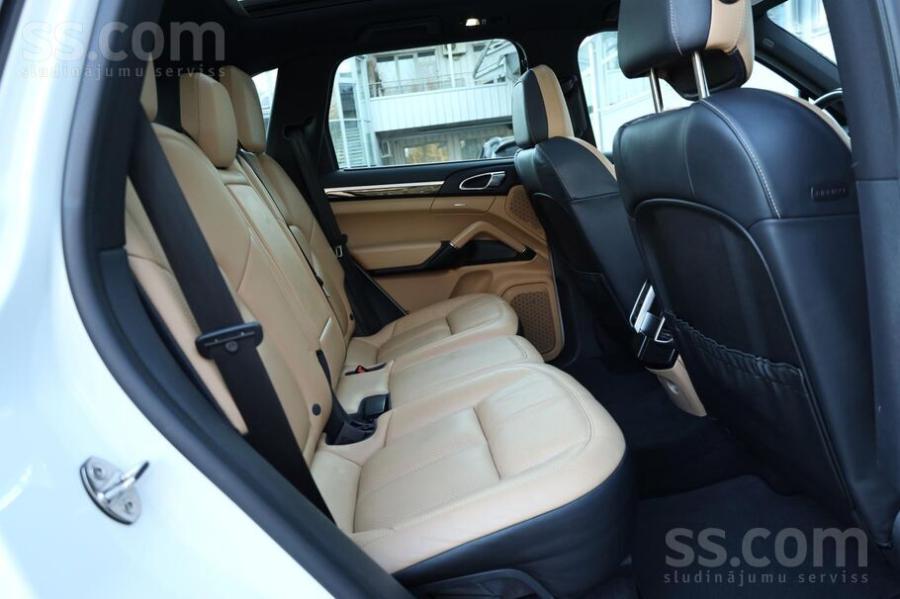 White Porsche Cayenne 2017 in Riga, with an engine capacity of 3.00 L and mileage of 0 thousand km for 19995 €, photo 20 on AUTOMOTO.COM.LV