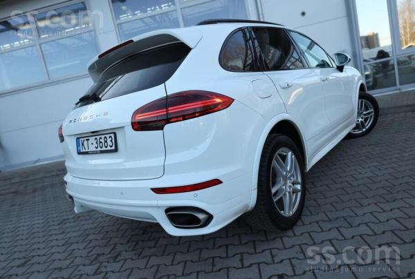 White Porsche Cayenne 2017 in Riga, with an engine capacity of 3.00 L and mileage of 0 thousand km for 19995 €, photo 7 on AUTOMOTO.COM.LV