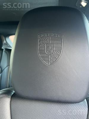White Porsche Cayenne 2017 in Riga, with an engine capacity of 3.00 L and mileage of 43 thousand km for 43399 €, photo 12 on AUTOMOTO.COM.LV