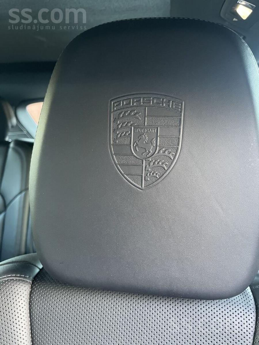 White Porsche Cayenne 2017 in Riga, with an engine capacity of 3.00 L and mileage of 43 thousand km for 43399 €, photo 12 on AUTOMOTO.COM.LV