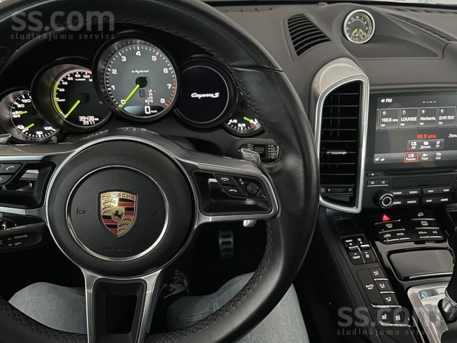 White Porsche Cayenne 2017 in Riga, with an engine capacity of 3.00 L and mileage of 43 thousand km for 43399 €, photo 14 on AUTOMOTO.COM.LV