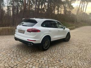 White Porsche Cayenne 2017 in Riga, with an engine capacity of 3.00 L and mileage of 43 thousand km for 43399 €, photo 17 on AUTOMOTO.COM.LV