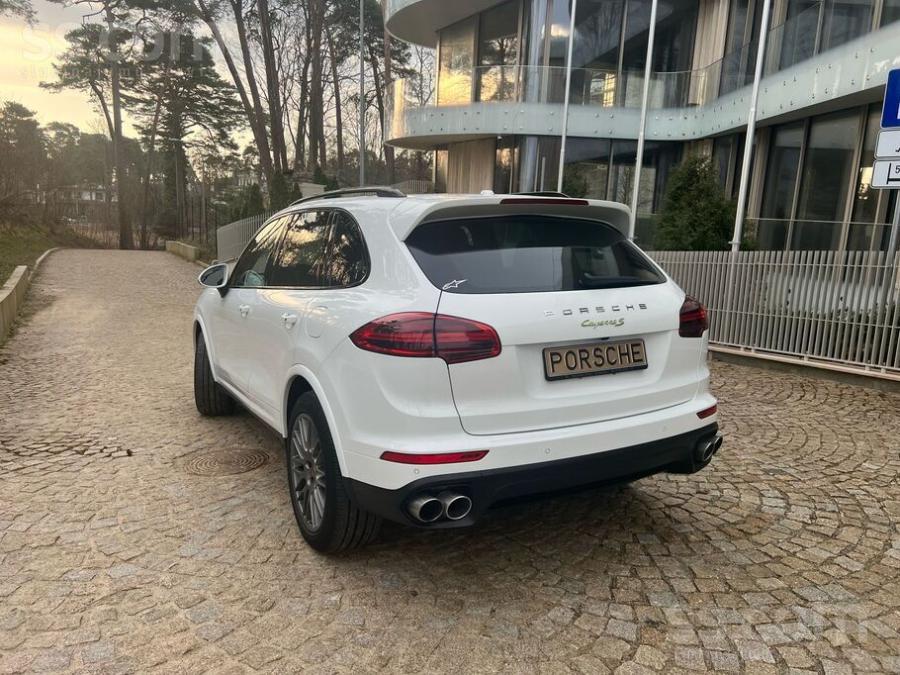 White Porsche Cayenne 2017 in Riga, with an engine capacity of 3.00 L and mileage of 43 thousand km for 43399 €, photo 18 on AUTOMOTO.COM.LV