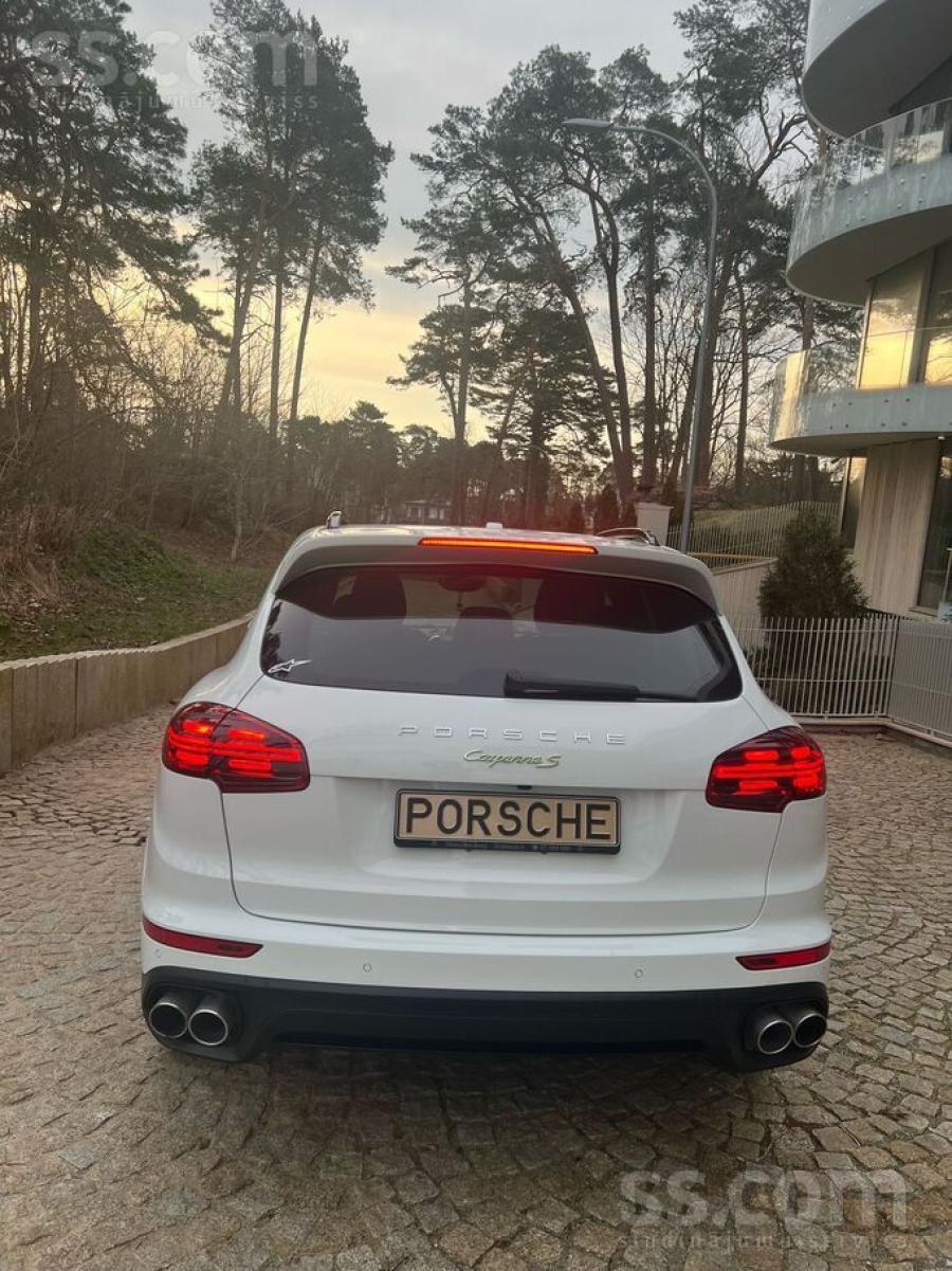 White Porsche Cayenne 2017 in Riga, with an engine capacity of 3.00 L and mileage of 43 thousand km for 43399 €, photo 19 on AUTOMOTO.COM.LV