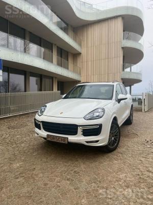 White Porsche Cayenne 2017 in Riga, with an engine capacity of 3.00 L and mileage of 43 thousand km for 43399 €, photo 21 on AUTOMOTO.COM.LV
