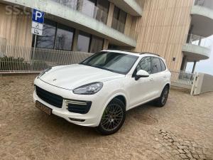 White Porsche Cayenne 2017 in Riga, with an engine capacity of 3.00 L and mileage of 43 thousand km for 43399 €, photo 22 on AUTOMOTO.COM.LV