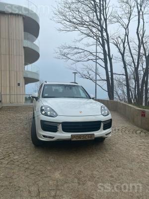 White Porsche Cayenne 2017 in Riga, with an engine capacity of 3.00 L and mileage of 43 thousand km for 43399 €, photo 23 on AUTOMOTO.COM.LV