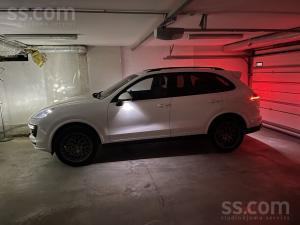 White Porsche Cayenne 2017 in Riga, with an engine capacity of 3.00 L and mileage of 43 thousand km for 43399 €, photo 27 on AUTOMOTO.COM.LV