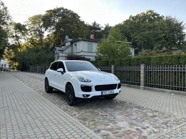 Белый Порше Каен 2017 в Лиепая, объемом двигателя 3.00 л и пробегом 170 тыс. км за 36999 €, фото 2 на AUTOMOTO.COM.LV