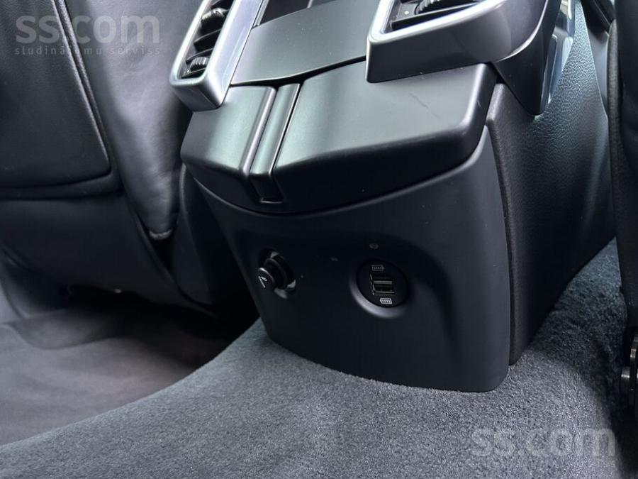 White Porsche Cayenne 2017 in Liepaja, with an engine capacity of 3.00 L and mileage of 170 thousand km for 36999 €, photo 12 on AUTOMOTO.COM.LV