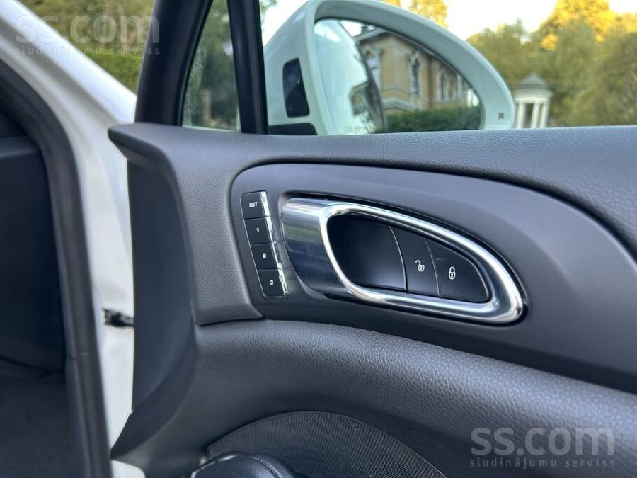 White Porsche Cayenne 2017 in Liepaja, with an engine capacity of 3.00 L and mileage of 170 thousand km for 36999 €, photo 16 on AUTOMOTO.COM.LV