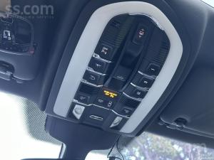 White Porsche Cayenne 2017 in Liepaja, with an engine capacity of 3.00 L and mileage of 170 thousand km for 36999 €, photo 22 on AUTOMOTO.COM.LV