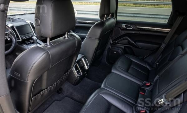 Balts Porsche Cayenne 2017 Jūrmala, ar dzinēja tilpumu 3.00 L un nobraukumu 44 tūkst. km par 50000 €, foto 5 vietnē AUTOMOTO.COM.LV