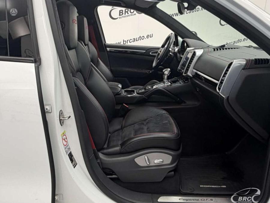 Balts Porsche Cayenne 2017 Viļņa, ar dzinēja tilpumu 3.60 L un nobraukumu 74 tūkst. km par 33900 €, foto 6 vietnē AUTOMOTO.COM.LV