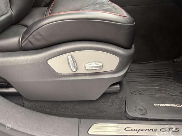 Balts Porsche Cayenne 2017 Viļņa, ar dzinēja tilpumu 3.60 L un nobraukumu 74 tūkst. km par 33900 €, foto 8 vietnē AUTOMOTO.COM.LV