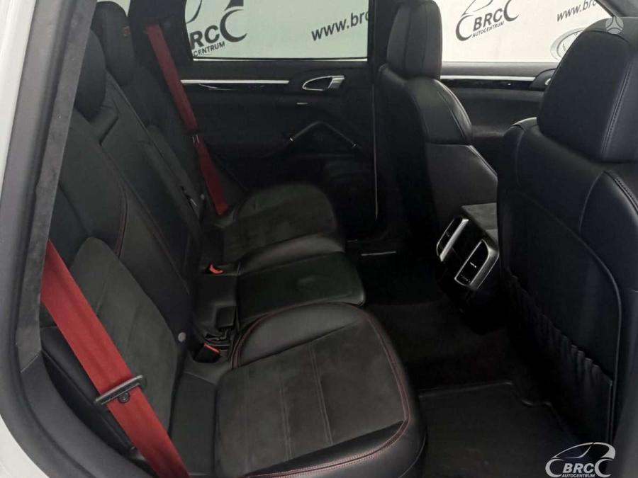 Balts Porsche Cayenne 2017 Viļņa, ar dzinēja tilpumu 3.60 L un nobraukumu 74 tūkst. km par 33900 €, foto 15 vietnē AUTOMOTO.COM.LV