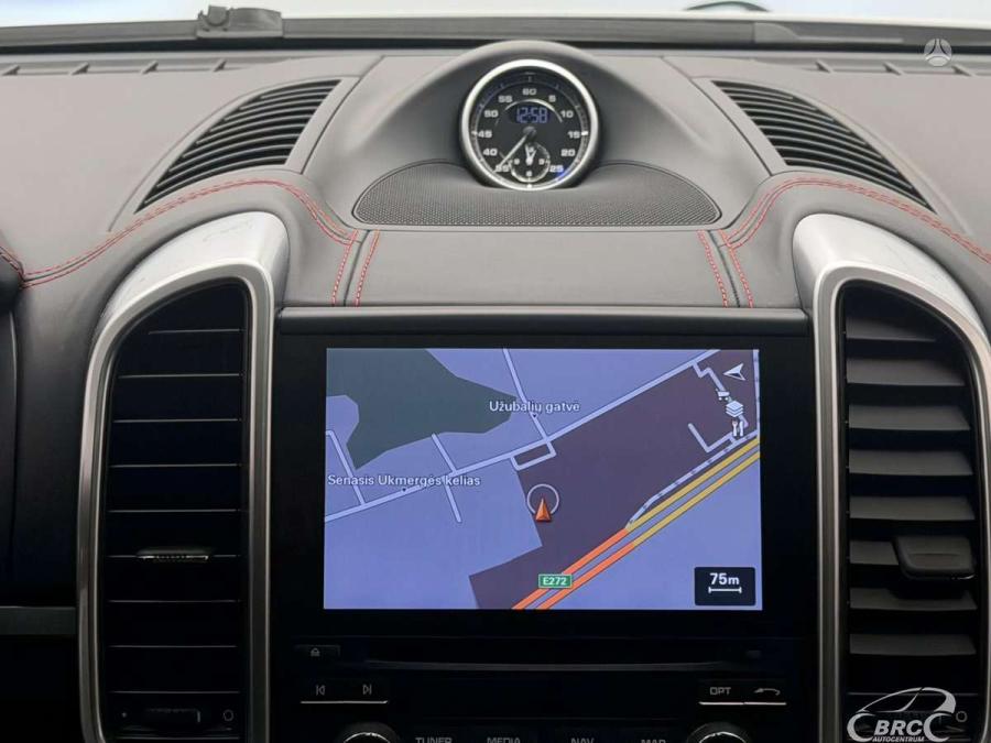 Balts Porsche Cayenne 2017 Viļņa, ar dzinēja tilpumu 3.60 L un nobraukumu 74 tūkst. km par 33900 €, foto 21 vietnē AUTOMOTO.COM.LV