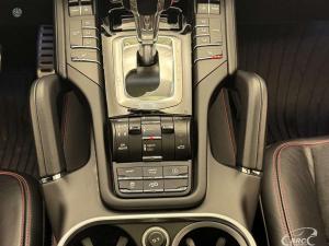 Balts Porsche Cayenne 2017 Viļņa, ar dzinēja tilpumu 3.60 L un nobraukumu 74 tūkst. km par 33900 €, foto 23 vietnē AUTOMOTO.COM.LV