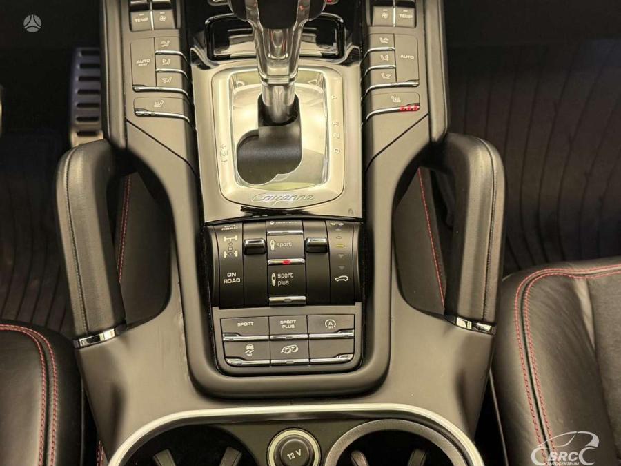 Balts Porsche Cayenne 2017 Viļņa, ar dzinēja tilpumu 3.60 L un nobraukumu 74 tūkst. km par 33900 €, foto 23 vietnē AUTOMOTO.COM.LV