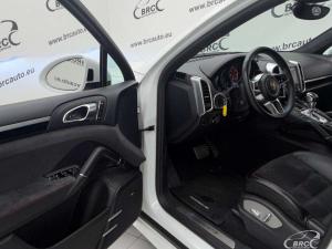 Balts Porsche Cayenne 2017 Viļņa, ar dzinēja tilpumu 3.60 L un nobraukumu 74 tūkst. km par 33900 €, foto 24 vietnē AUTOMOTO.COM.LV