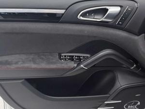 Balts Porsche Cayenne 2017 Viļņa, ar dzinēja tilpumu 3.60 L un nobraukumu 74 tūkst. km par 33900 €, foto 25 vietnē AUTOMOTO.COM.LV
