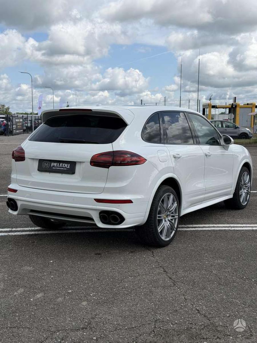 Balts Porsche Cayenne 2017 Kėdainiai, ar dzinēja tilpumu 3.60 L un nobraukumu 132 tūkst. km par 23990 €, foto 4 vietnē AUTOMOTO.COM.LV