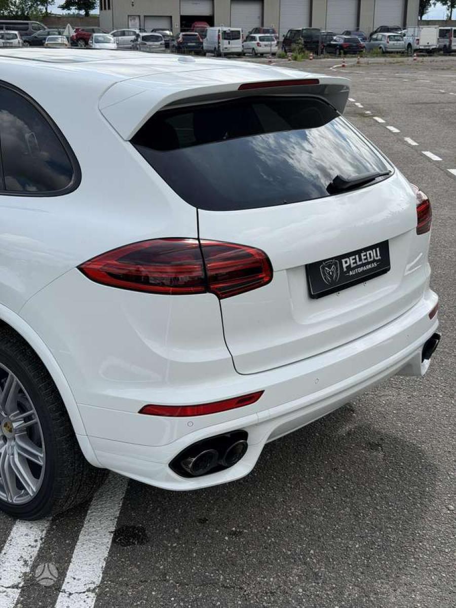 Balts Porsche Cayenne 2017 Kėdainiai, ar dzinēja tilpumu 3.60 L un nobraukumu 132 tūkst. km par 23990 €, foto 6 vietnē AUTOMOTO.COM.LV