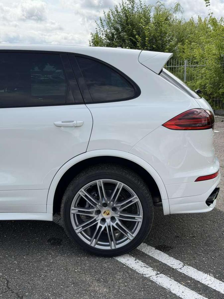 Balts Porsche Cayenne 2017 Kėdainiai, ar dzinēja tilpumu 3.60 L un nobraukumu 132 tūkst. km par 23990 €, foto 7 vietnē AUTOMOTO.COM.LV
