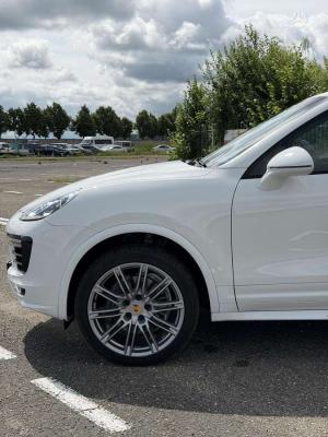 Balts Porsche Cayenne 2017 Kėdainiai, ar dzinēja tilpumu 3.60 L un nobraukumu 132 tūkst. km par 23990 €, foto 8 vietnē AUTOMOTO.COM.LV