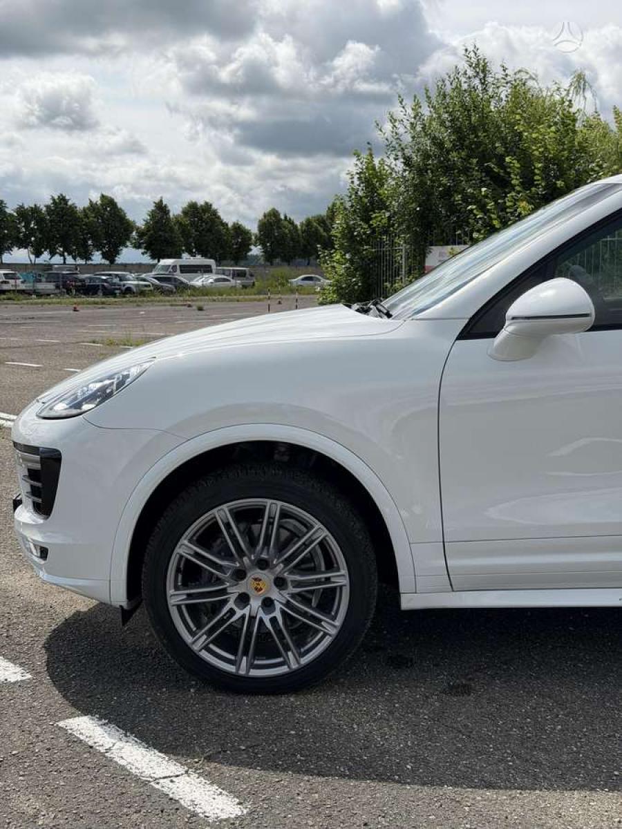 Balts Porsche Cayenne 2017 Kėdainiai, ar dzinēja tilpumu 3.60 L un nobraukumu 132 tūkst. km par 23990 €, foto 8 vietnē AUTOMOTO.COM.LV