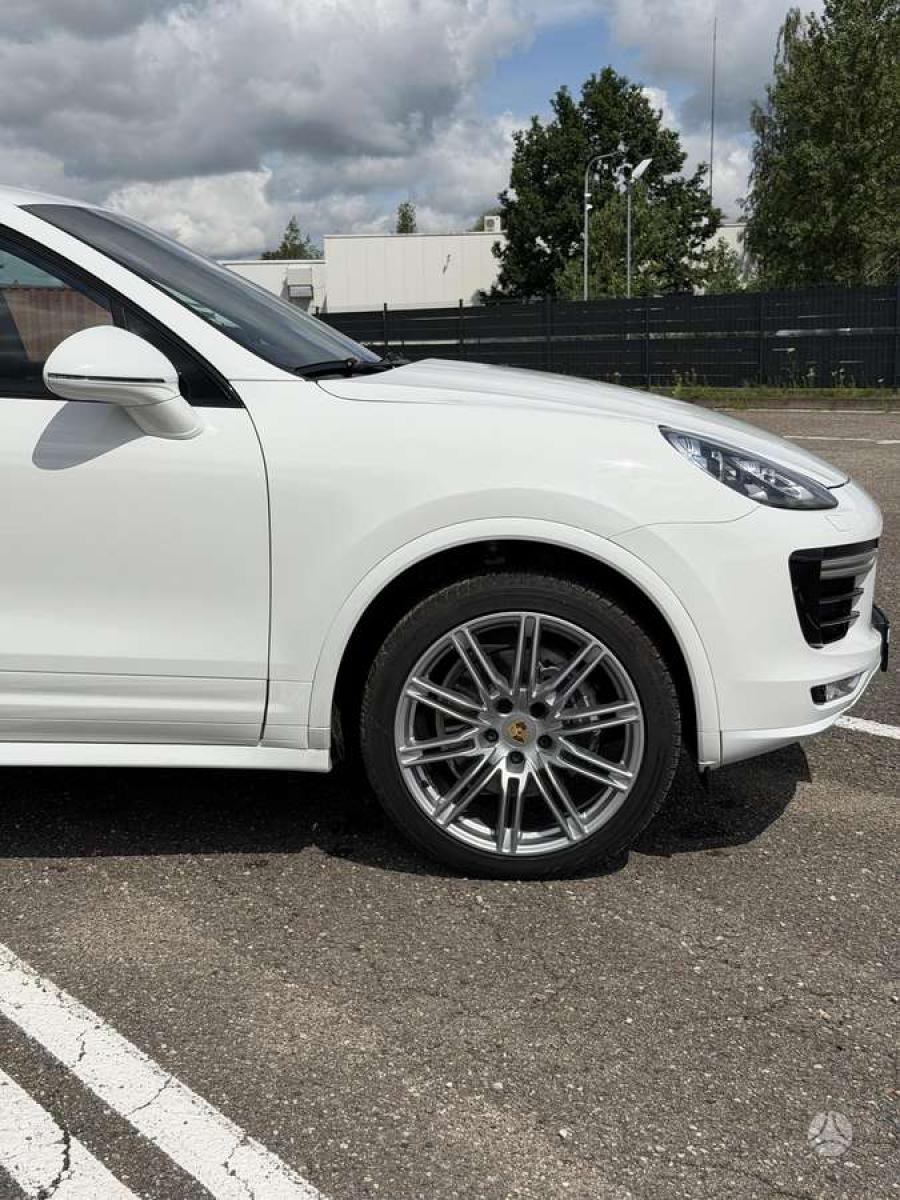 Balts Porsche Cayenne 2017 Kėdainiai, ar dzinēja tilpumu 3.60 L un nobraukumu 132 tūkst. km par 23990 €, foto 12 vietnē AUTOMOTO.COM.LV