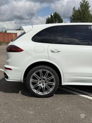 Balts Porsche Cayenne 2017 Kėdainiai, ar dzinēja tilpumu 3.60 L un nobraukumu 132 tūkst. km par 23990 €, foto 13 vietnē AUTOMOTO.COM.LV